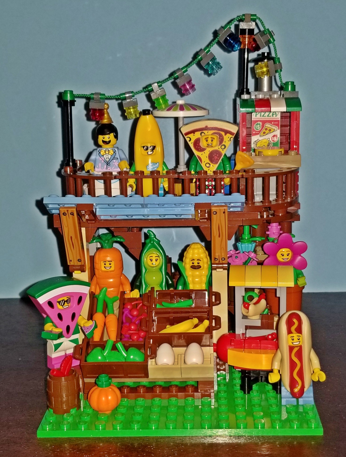 Costume Minifigure Displays | the FARQUAR